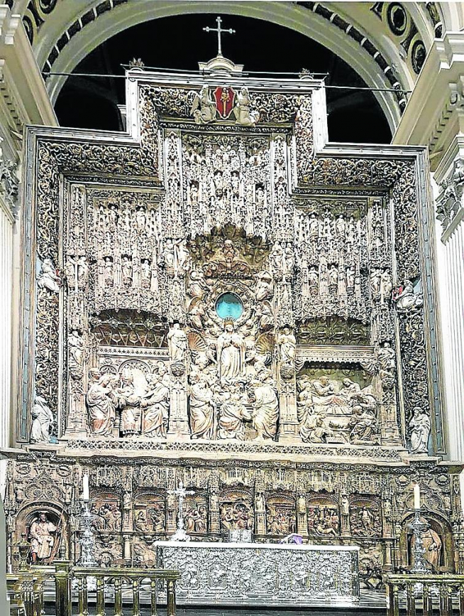 El retablo mayor del Pilar, tras una operación de limpieza, reluce de ...