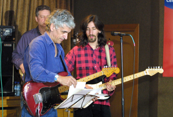Muere el guitarrista, cantante y profesor de música Iñaki Fernández