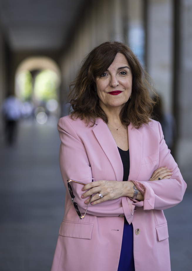 Elvira Lindo: "Ahora me siento liberada de mí misma y soy yo quien ...