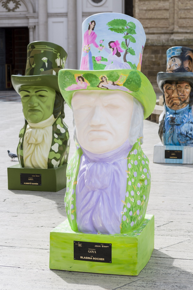 "La obra de Goya es muy oscura y la mía, luminosa. He sacado el lado ...