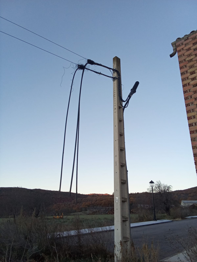Un robo de cable deja sin teléfono durante días a una farmacia y otros ...