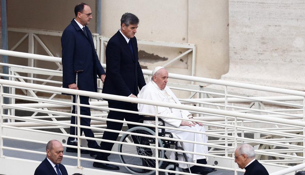 Misa funeral: el papa Francisco destaca la sabiduría, la delicadeza y la entrega de Benedicto XVI