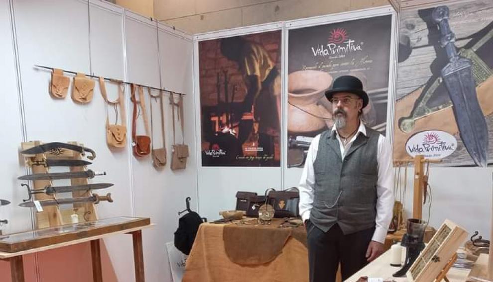 Retrospectiva de 25 años de pintura de David Castillo en el hotel ...