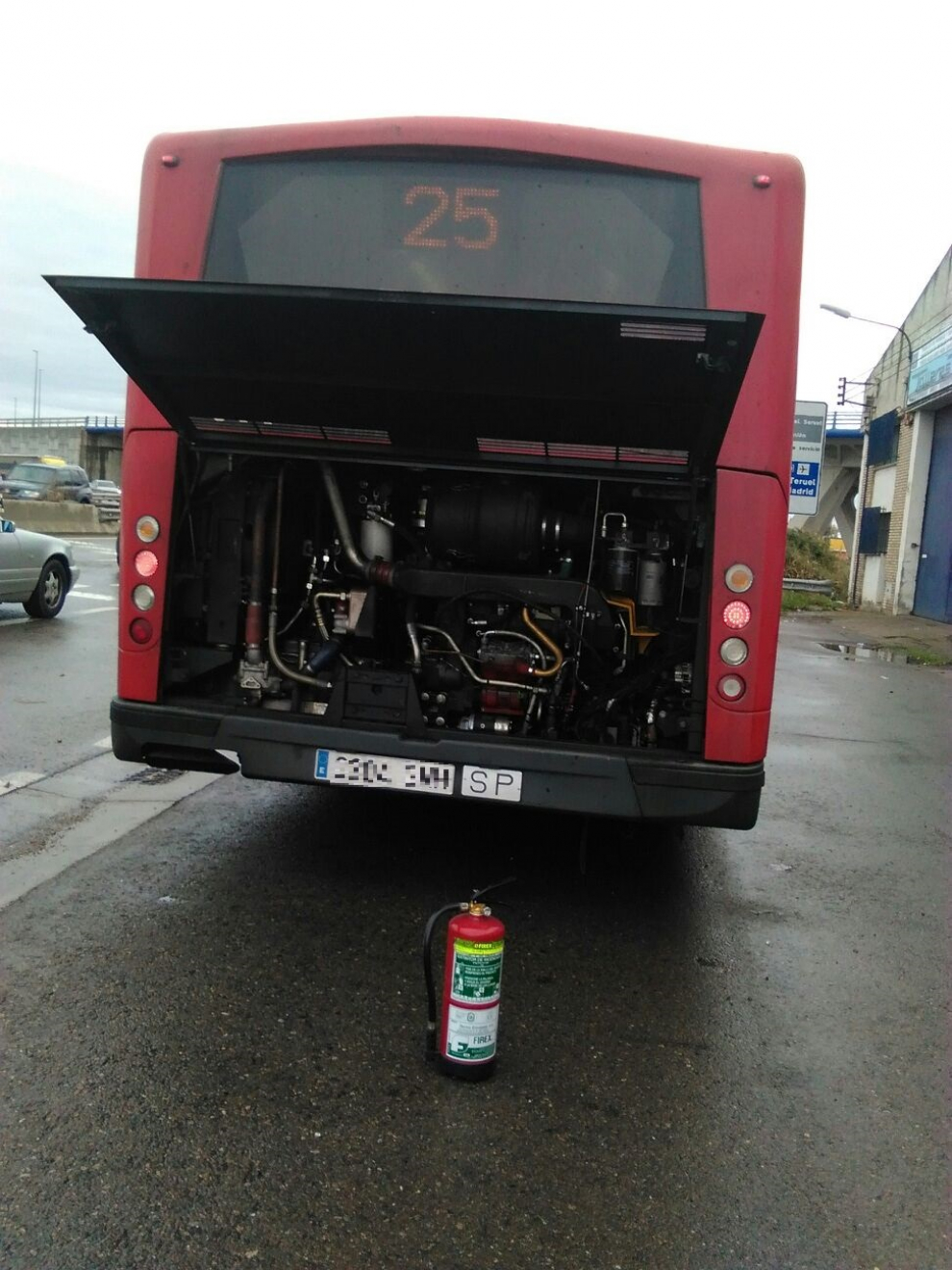 Foto: Autobús de la línea 25 que ha sufrido el conato de incendio ...