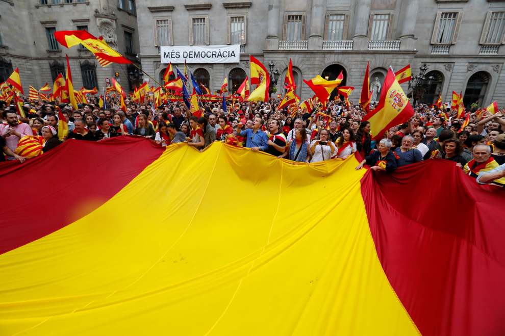 Foto Miles De Personas En Barcelona Por La Unidad De España Miles De