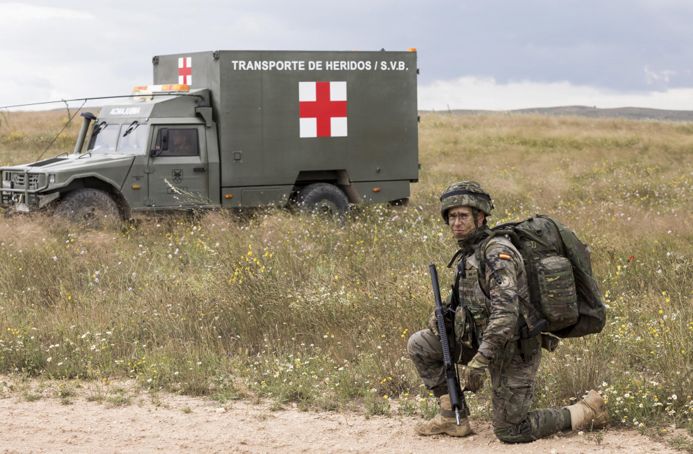 Fotos: Paracaidistas del Ejército español y del de EE. UU., en el campo ...