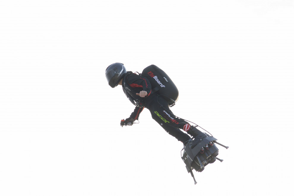 Foto: French inventor Frank (32316816) | El soldador volador logra ...