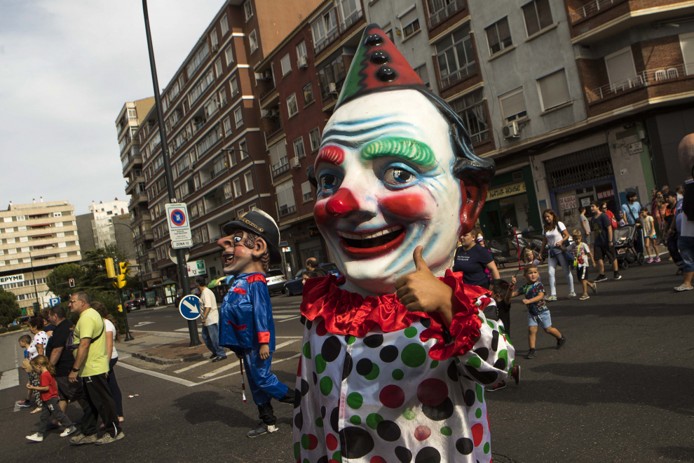 Fotos: Cabezudos en Las Delicias | Imágenes