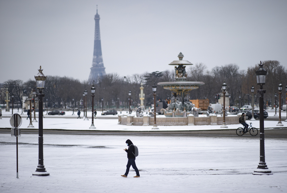 Nevada en París (Francia), en plena ola de frío | Imágenes