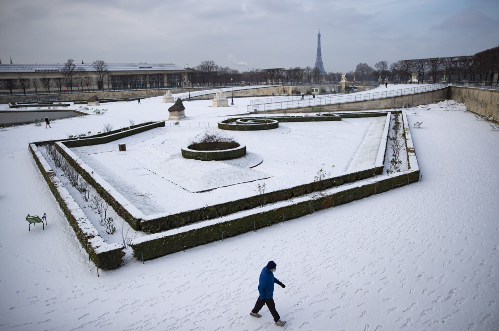 Nevada en París (Francia), en plena ola de frío | Imágenes