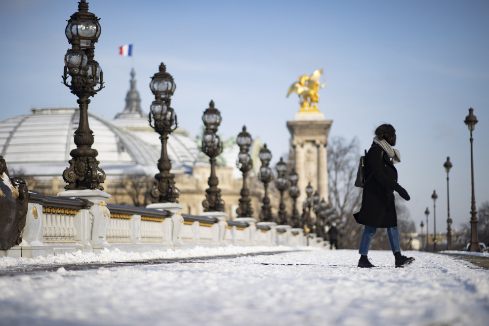 Nevada en París (Francia), en plena ola de frío | Imágenes