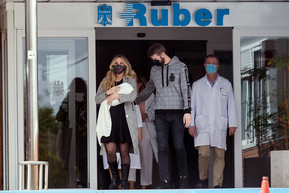 Edurne y David De Gea posan por primera vez con su hija Yanay