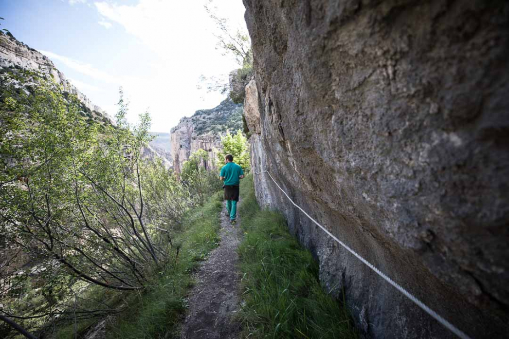 Foto: Foto de Aliaga | Fotos de la ruta de las pasarelas de Aliaga en ...