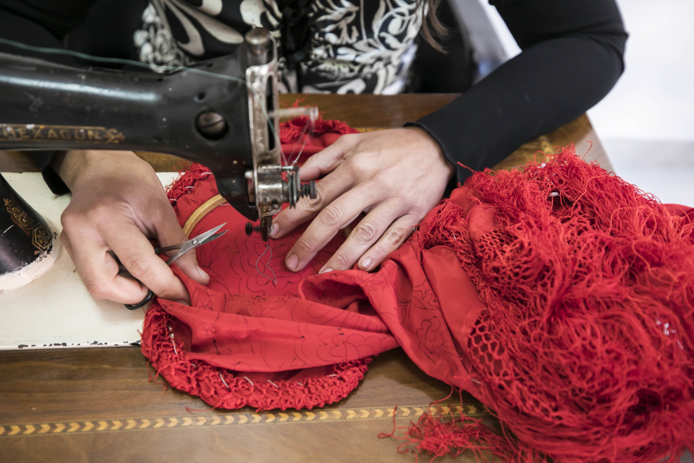 Así se hace un mantón artesanal de baturra en fotos | Imágenes