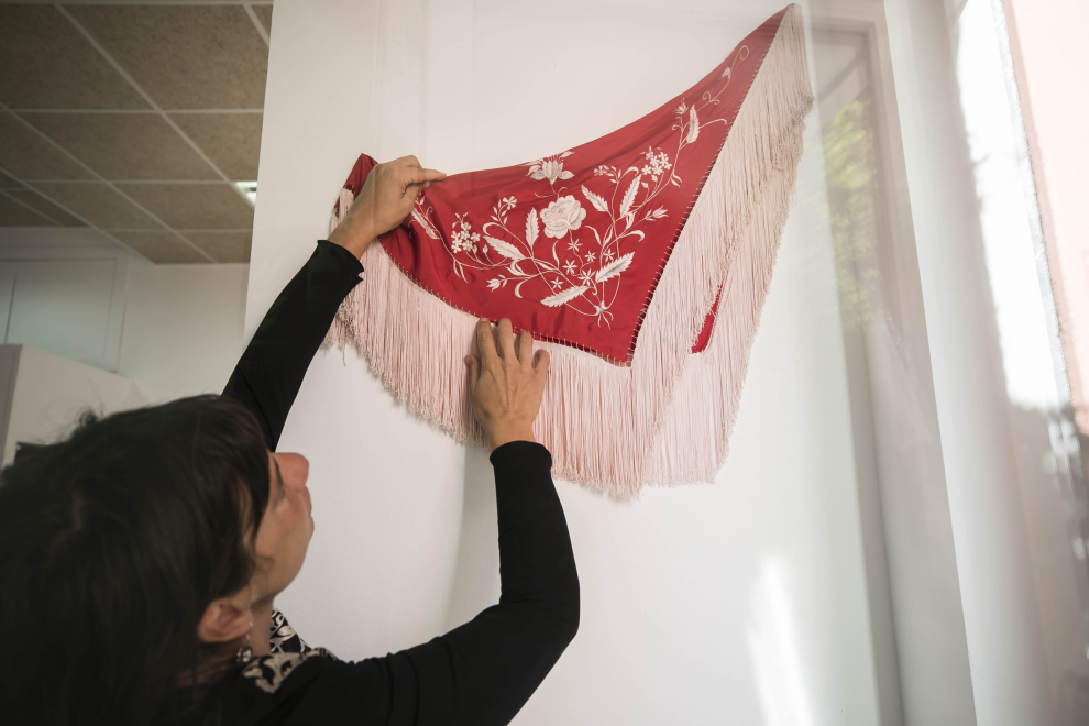 Así se hace un mantón artesanal de baturra en fotos | Imágenes