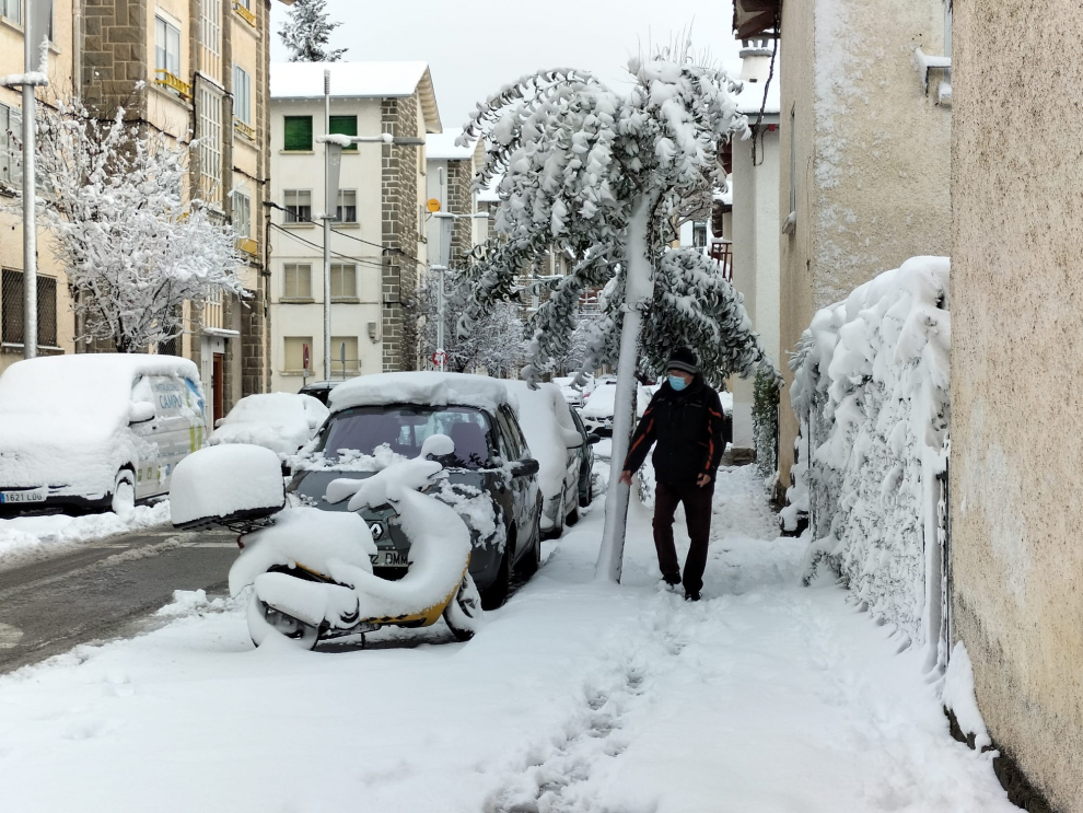 Jaca se despierta nevada