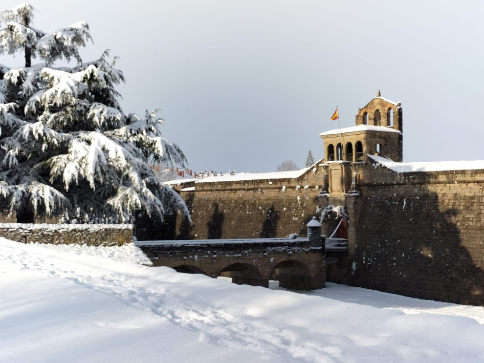 Fotos: Jaca se despierta nevada | Imágenes