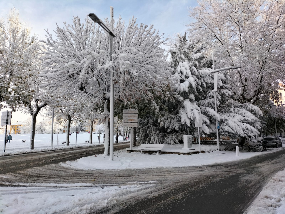 Jaca se despierta nevada