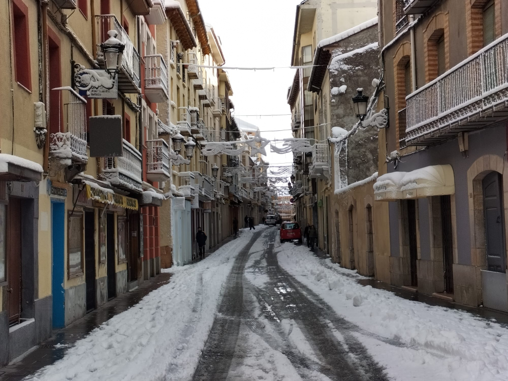 Jaca se despierta nevada