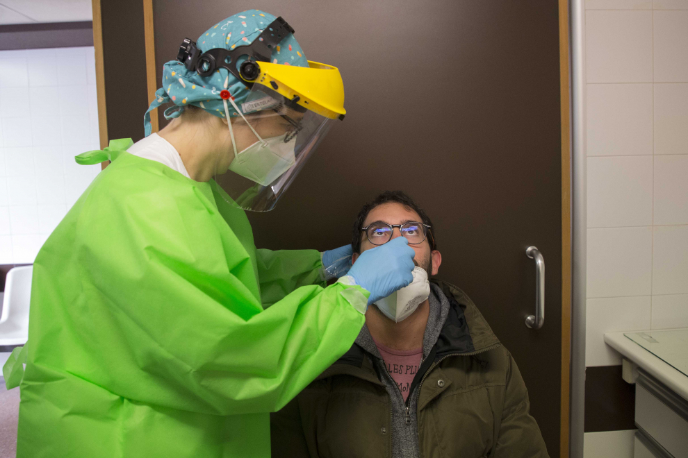 Pruebas PCR en el Hospital Clínico de Zaragoza | Fotos