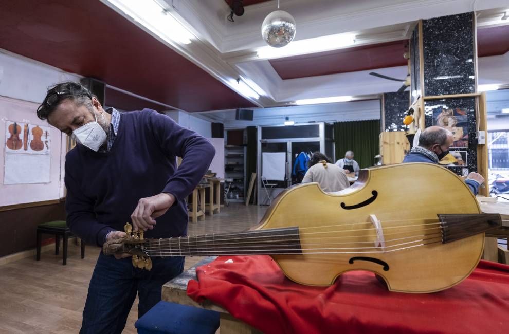 Imágenes de la Escuela de Violeros de Zaragoza, que lleva siete cursos ...