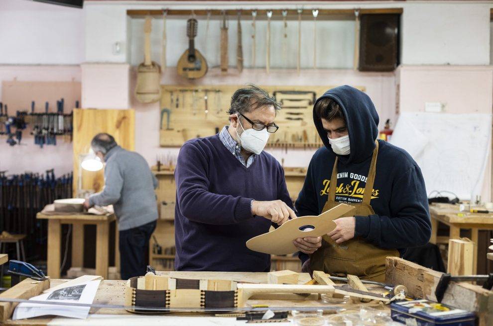 Imágenes de la Escuela de Violeros de Zaragoza, que lleva siete cursos ...