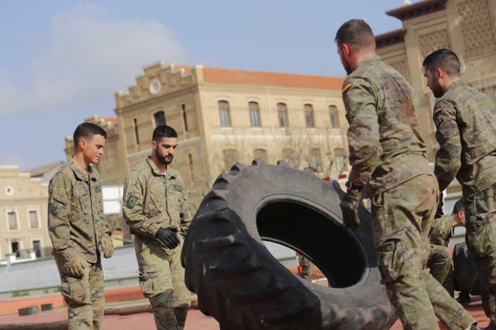 Fotos: La Academia General Militar en Zaragoza abre sus puertas a la ...