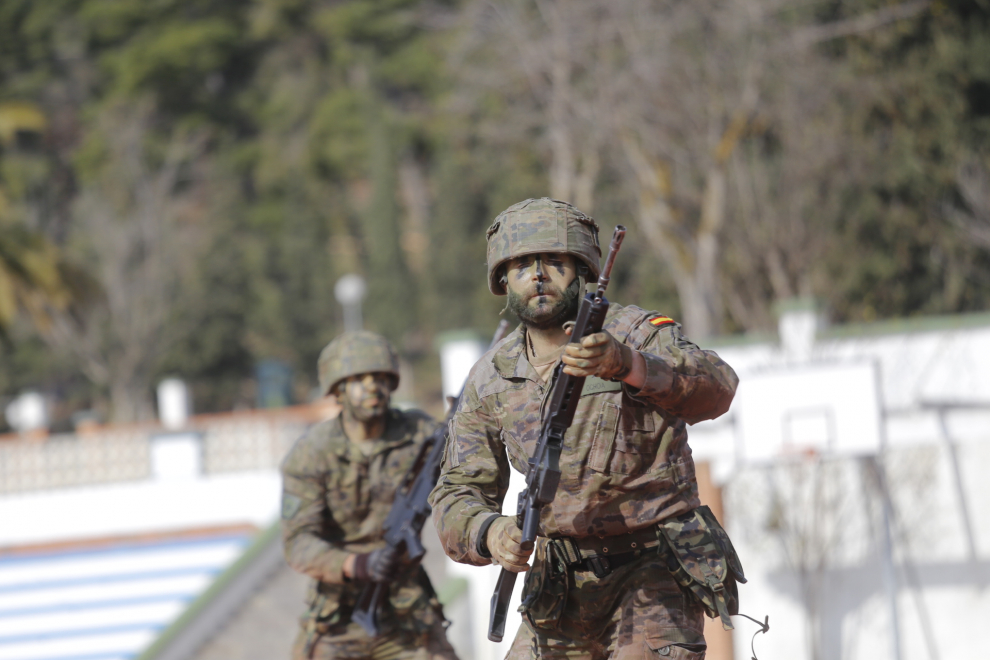 Fotos: La Academia General Militar en Zaragoza abre sus puertas a la ...
