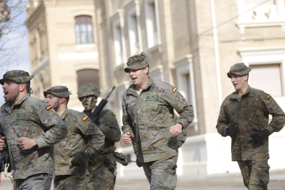 Fotos: La Academia General Militar en Zaragoza abre sus puertas a la ...