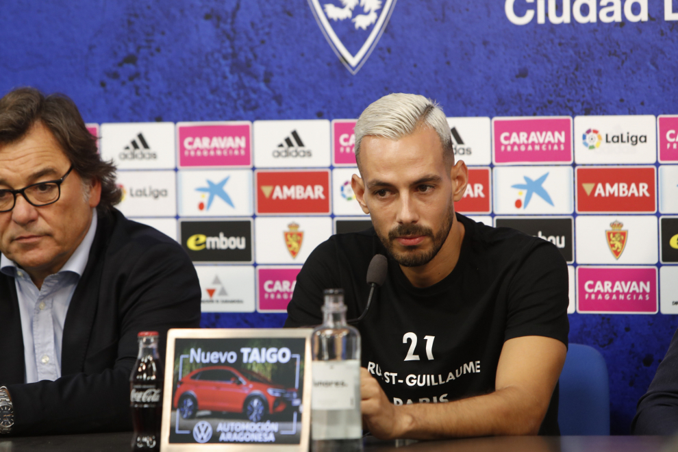 Fotos de la presentación de Manu Molina, nuevo jugador del Real ...