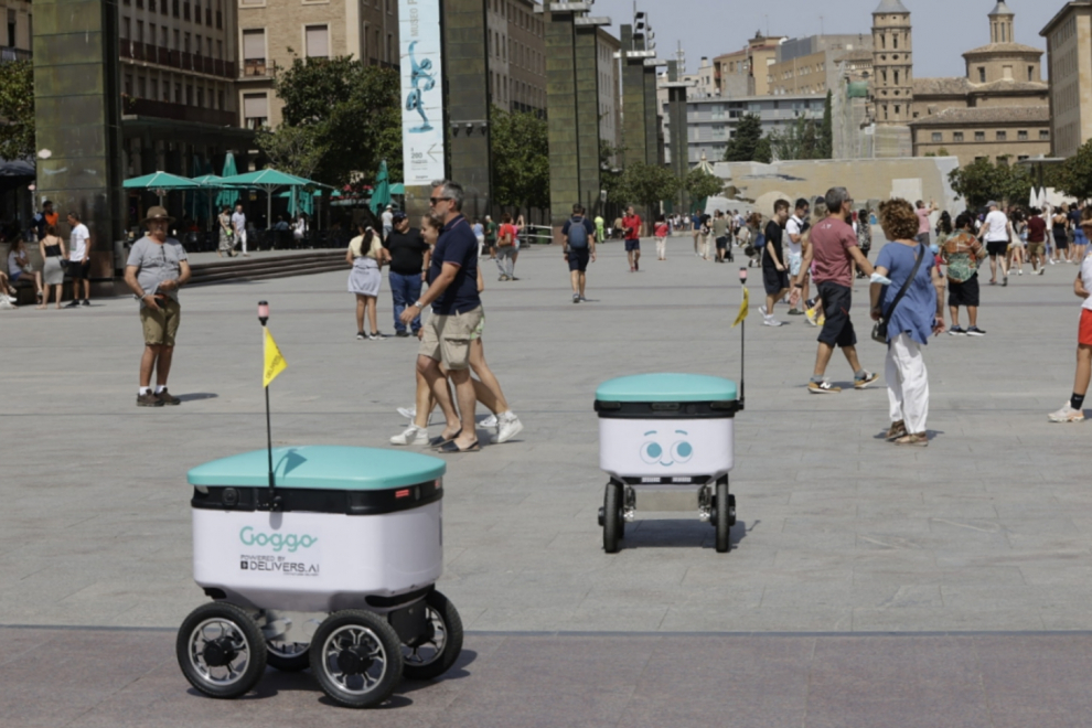 Fotos de los nuevos robots de Goggo Network en las calles de Zaragoza ...