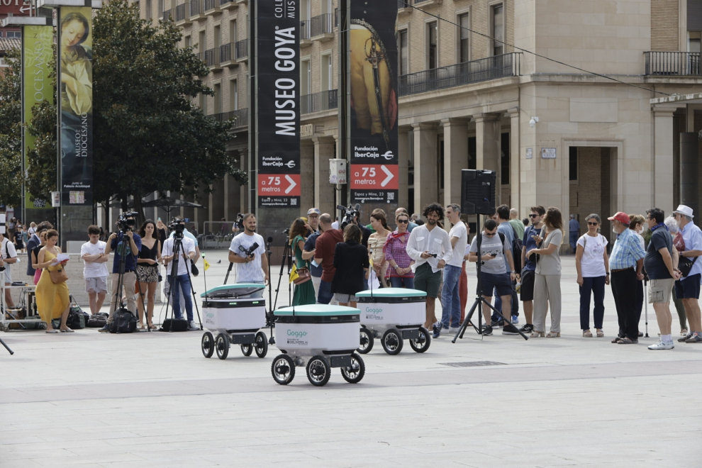Fotos de los nuevos robots de Goggo Network en las calles de Zaragoza