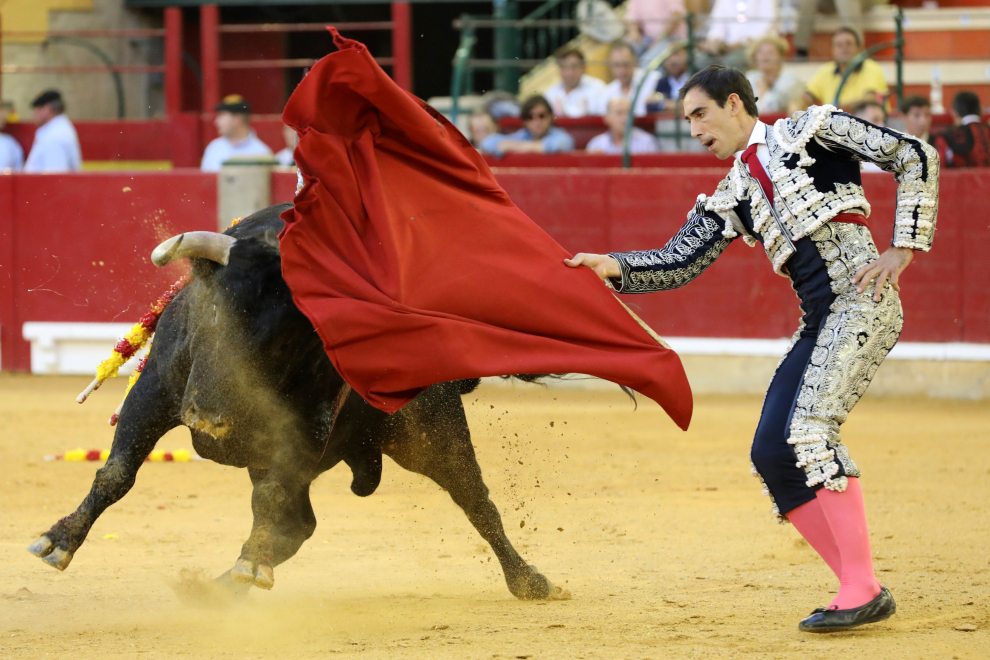 Fotos del cuarto festejo taurino de las Fiestas del Pilar | Imágenes