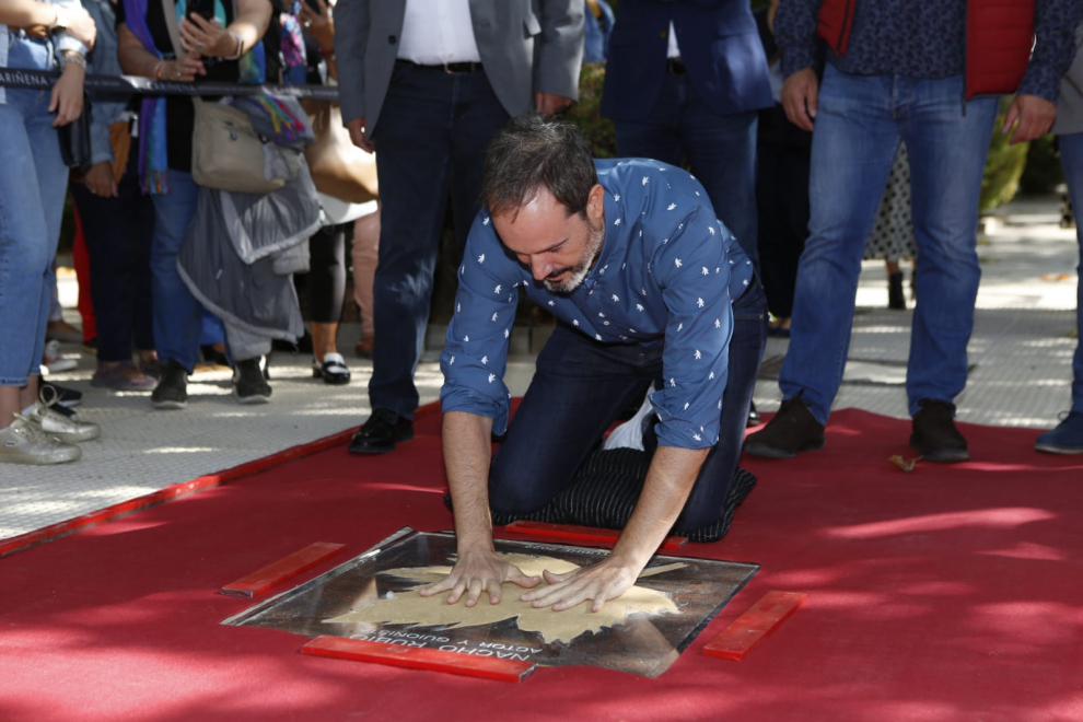 Brindis masivo en Cariñena con los actores Itziar Miranda y Nacho Rubio