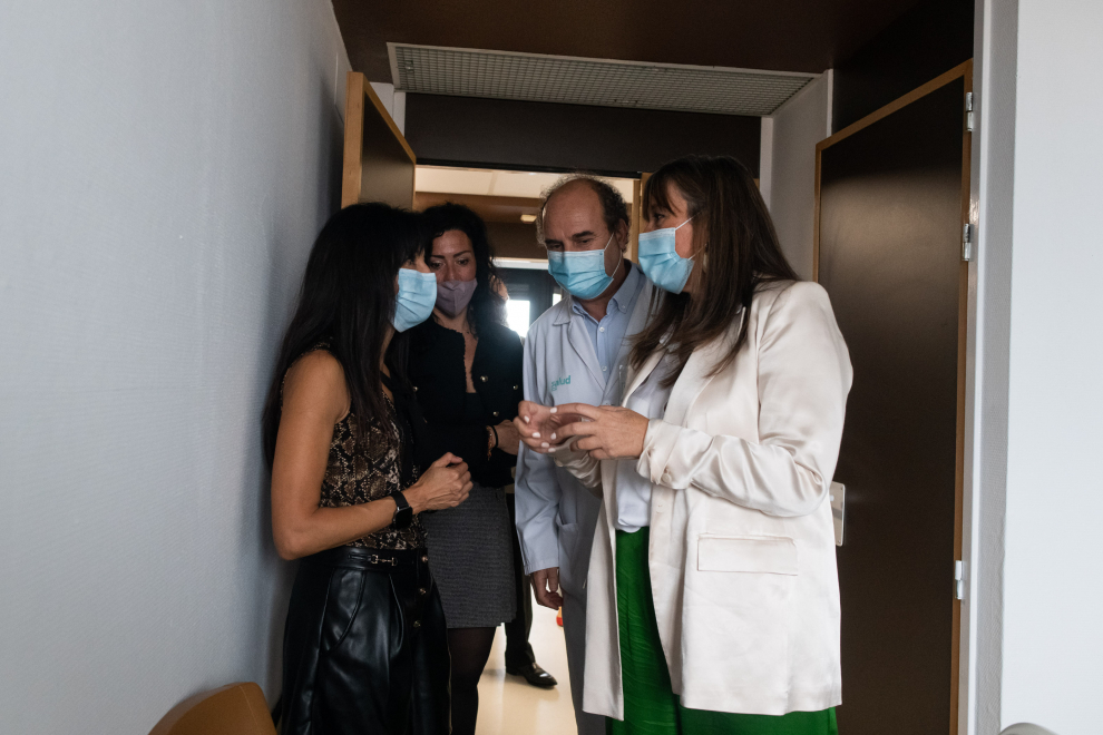 Fotos: Sira Repollés visita la nueva unidad de Psiquiatría infanto ...