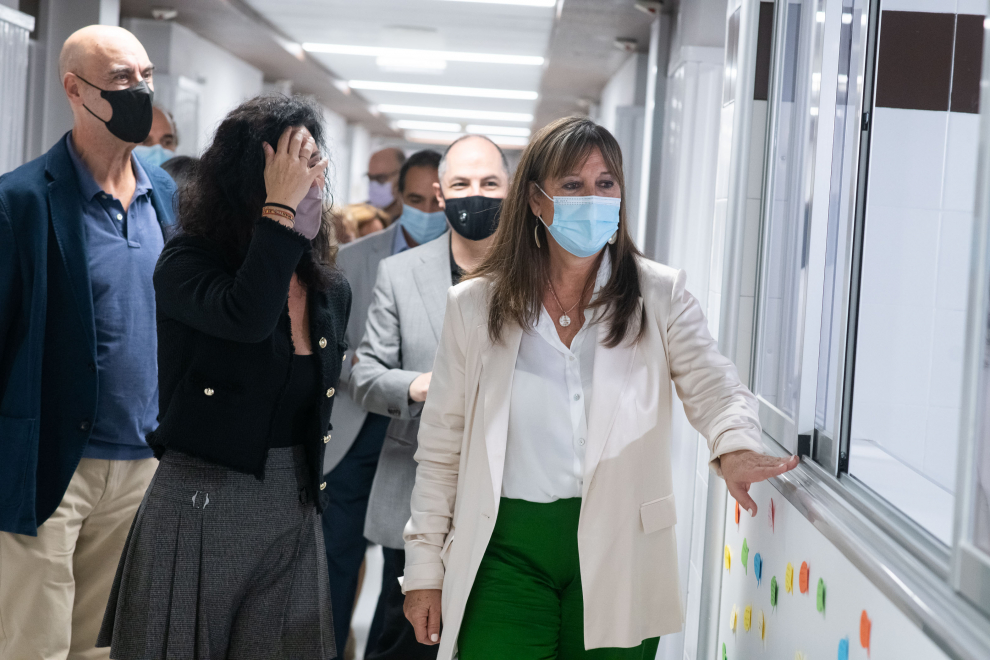 Fotos: Sira Repollés visita la nueva unidad de Psiquiatría infanto ...