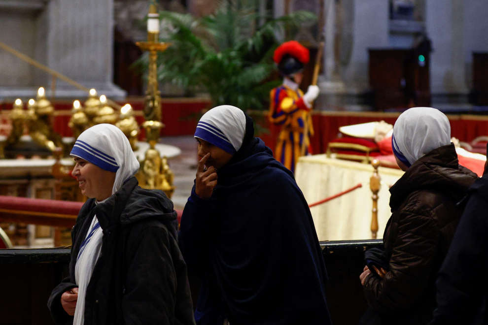 Abre la capilla ardiente de Benedicto XVI | Imágenes