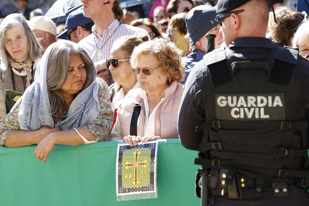 La apertura de la 'Puerta del Perdón', seguida 'in situ' por multitud ...