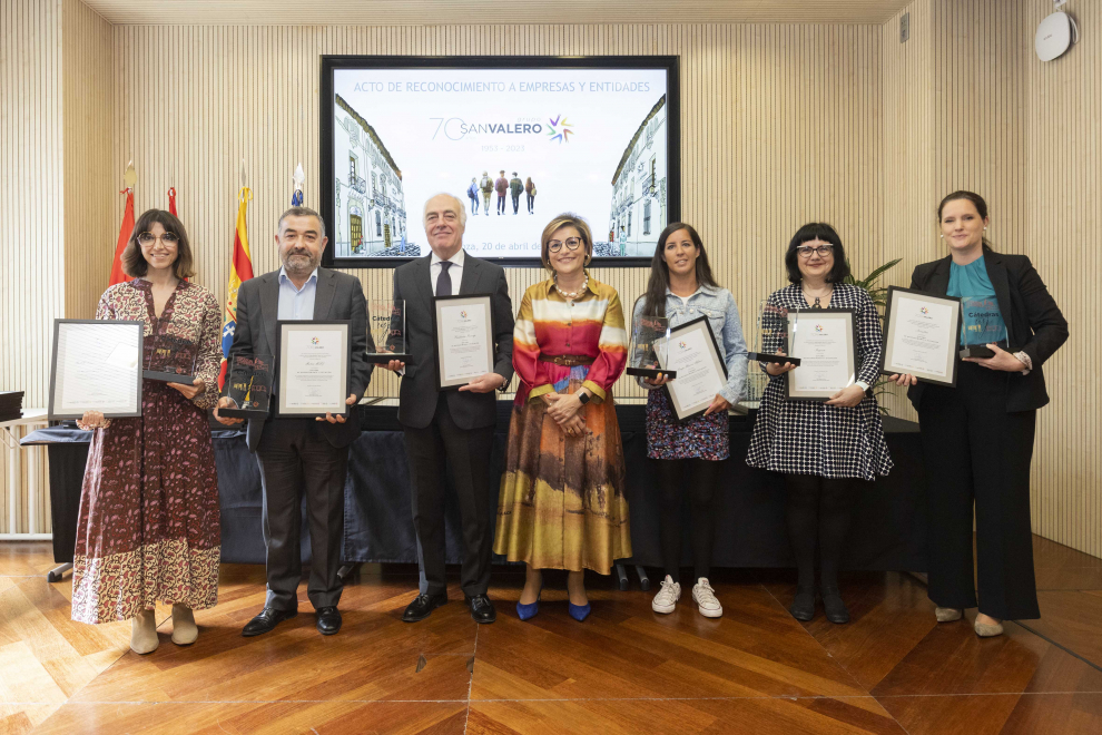 Fotos:Grupo San Valero de Zaragoza reconoce en su 70 aniversario a más ...