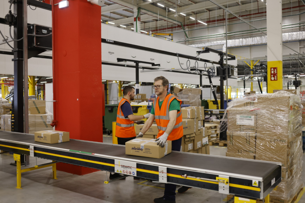 Fotos del centro logístico de Amazon en Plaza, Zaragoza | Imágenes
