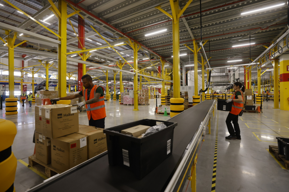 Fotos del centro logístico de Amazon en Plaza, Zaragoza | Imágenes