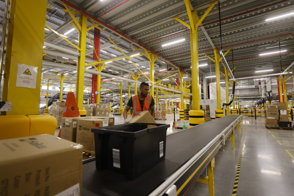 Fotos del centro logístico de Amazon en Plaza, Zaragoza | Imágenes