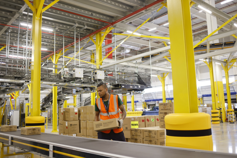 Fotos del centro logístico de Amazon en Plaza, Zaragoza | Imágenes