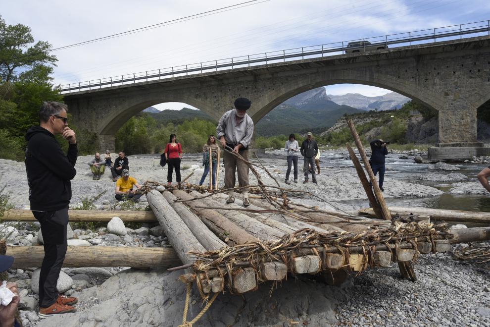 Fotos de la fiesta de las navatas en el río Cinca