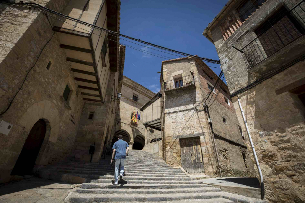 Fotos del pueblo de Monroyo: del romántico hotel en la ladera al banco con vistas | Imágenes