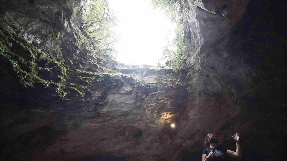 Un recorrido por la Cueva de las Güixas de Villanúa en Huesca, en ...