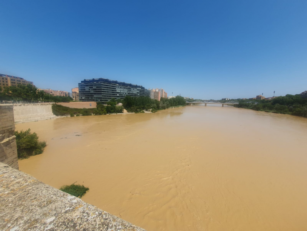 Así luce el río Ebro a su paso por Zaragoza