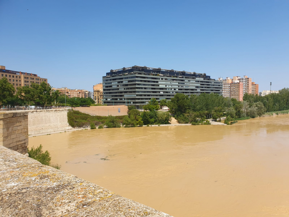 Así luce el río Ebro a su paso por Zaragoza
