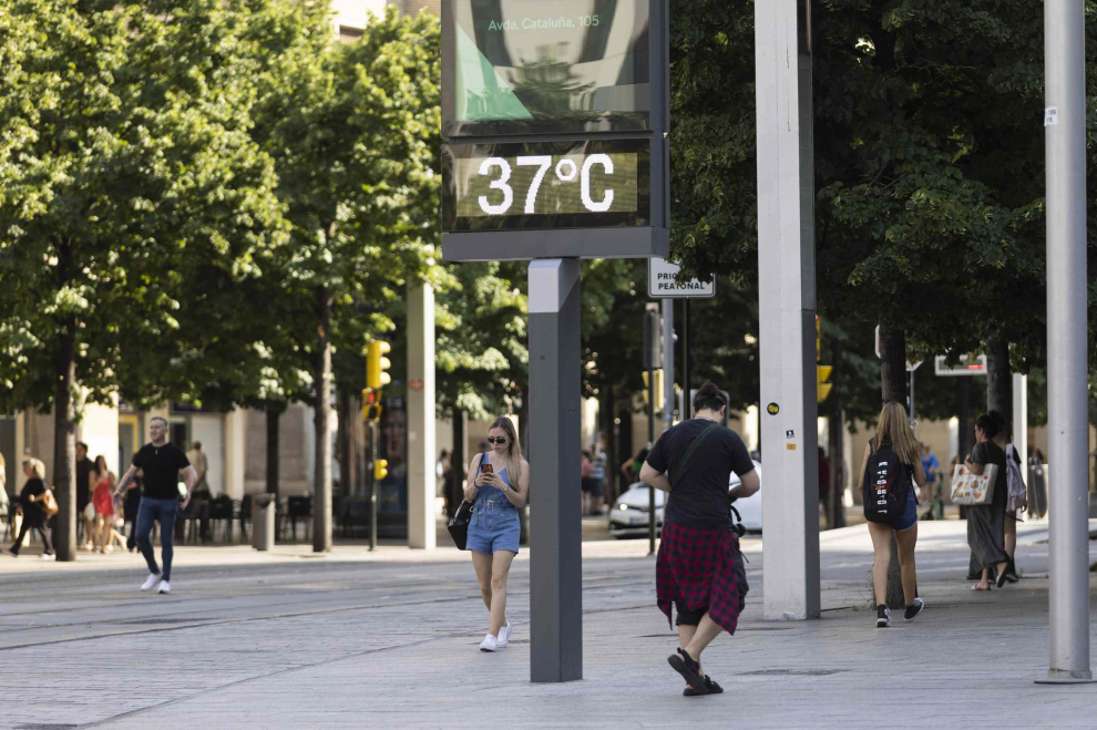 Fotos de la primera ola de calor del verano en Zaragoza