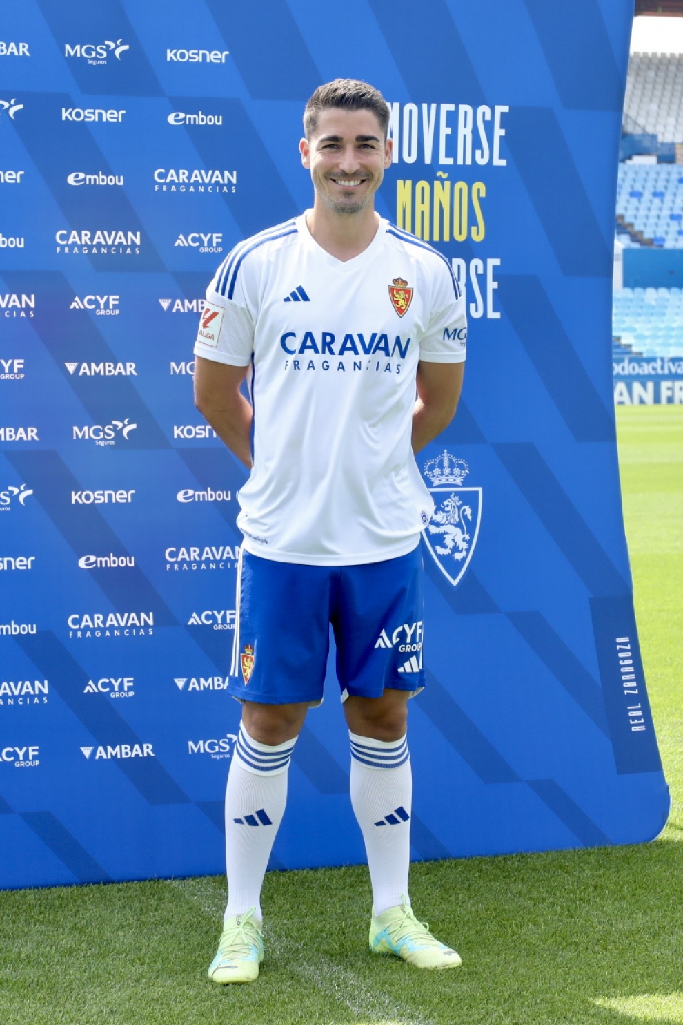 Fotos de la presentación de Toni Moya, nuevo jugador del Real Zaragoza